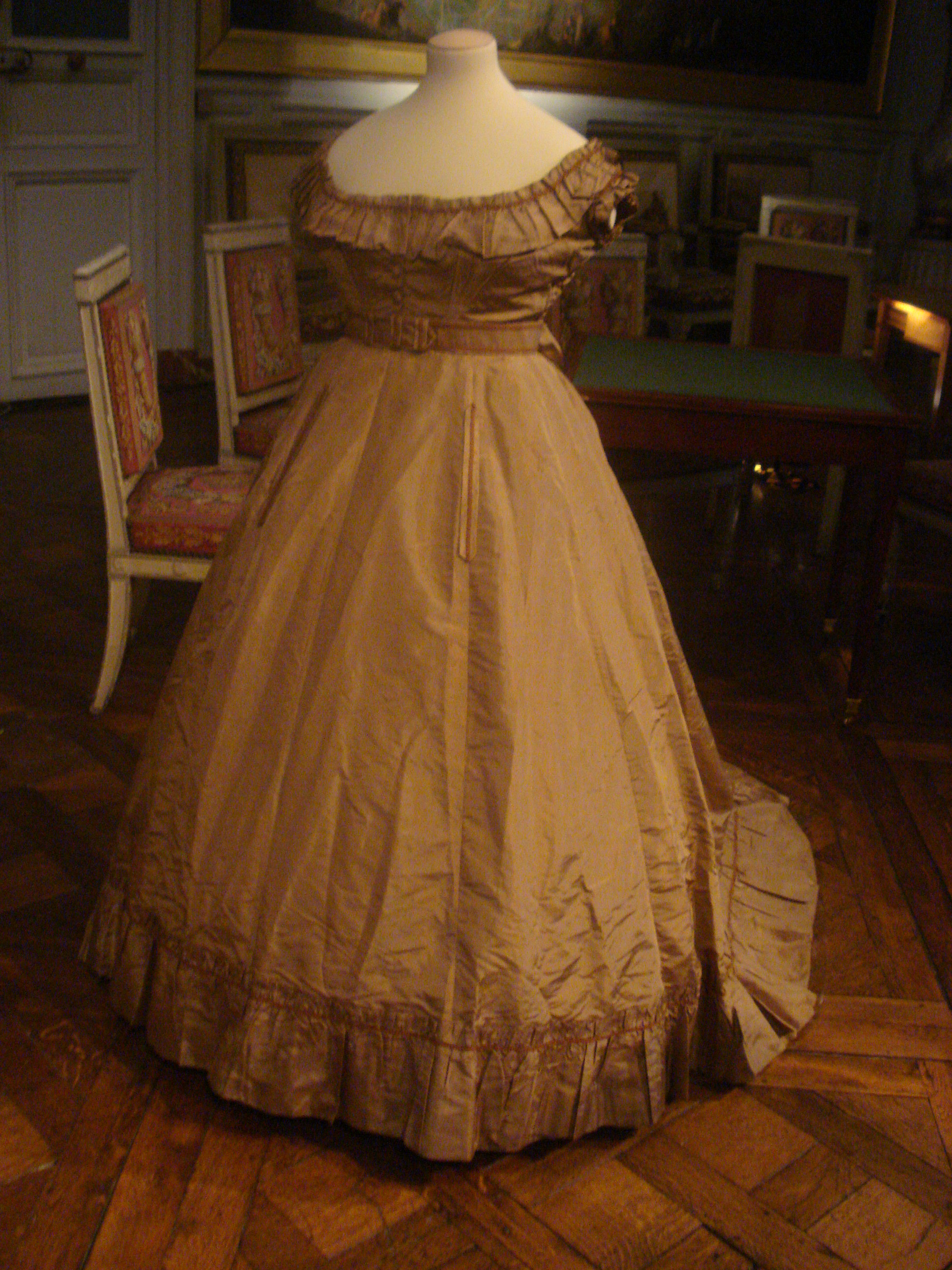 CRINOLINE : pièce typique du Second empire « ATAD : Autres Temps ...